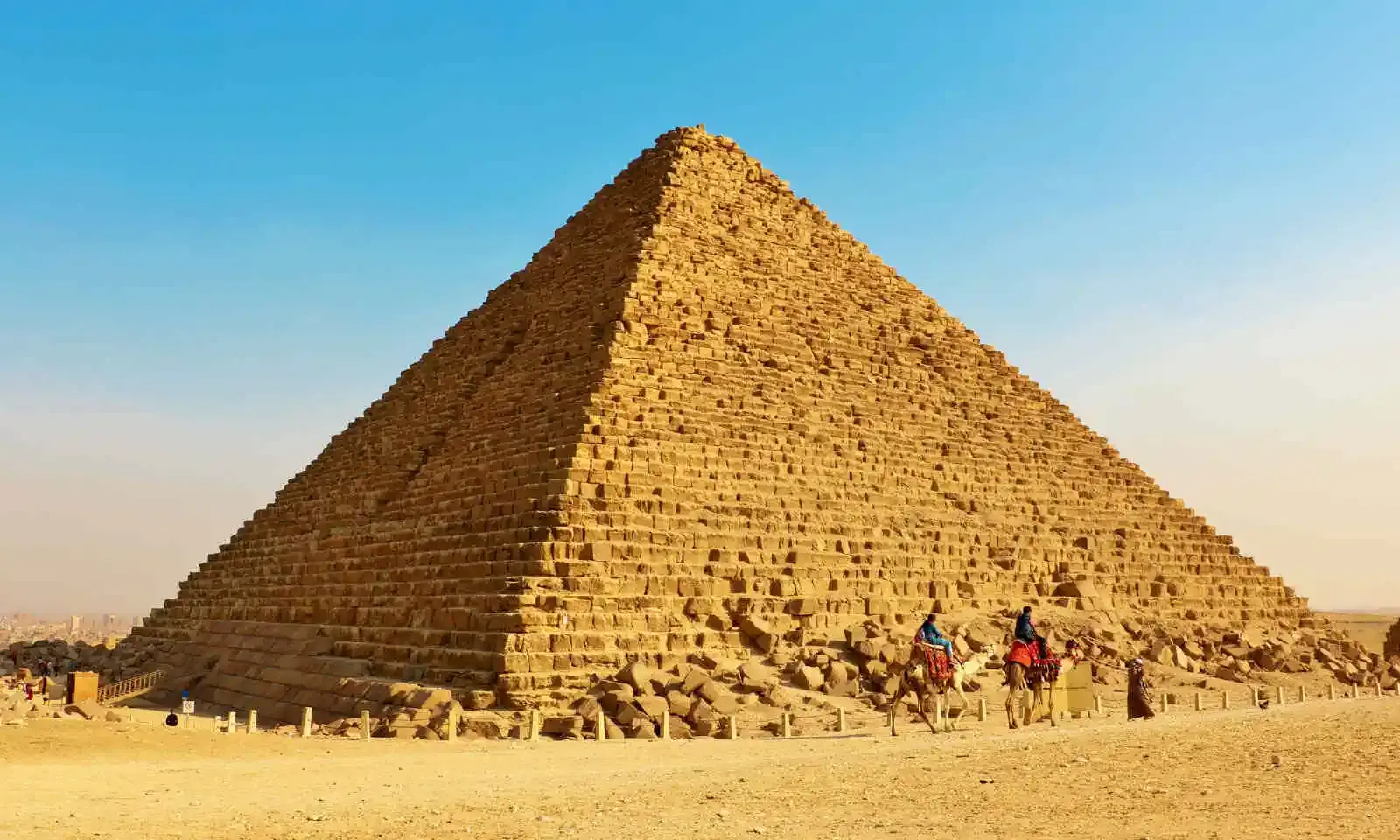 Explore the Pyramid of Menkaure in Giza